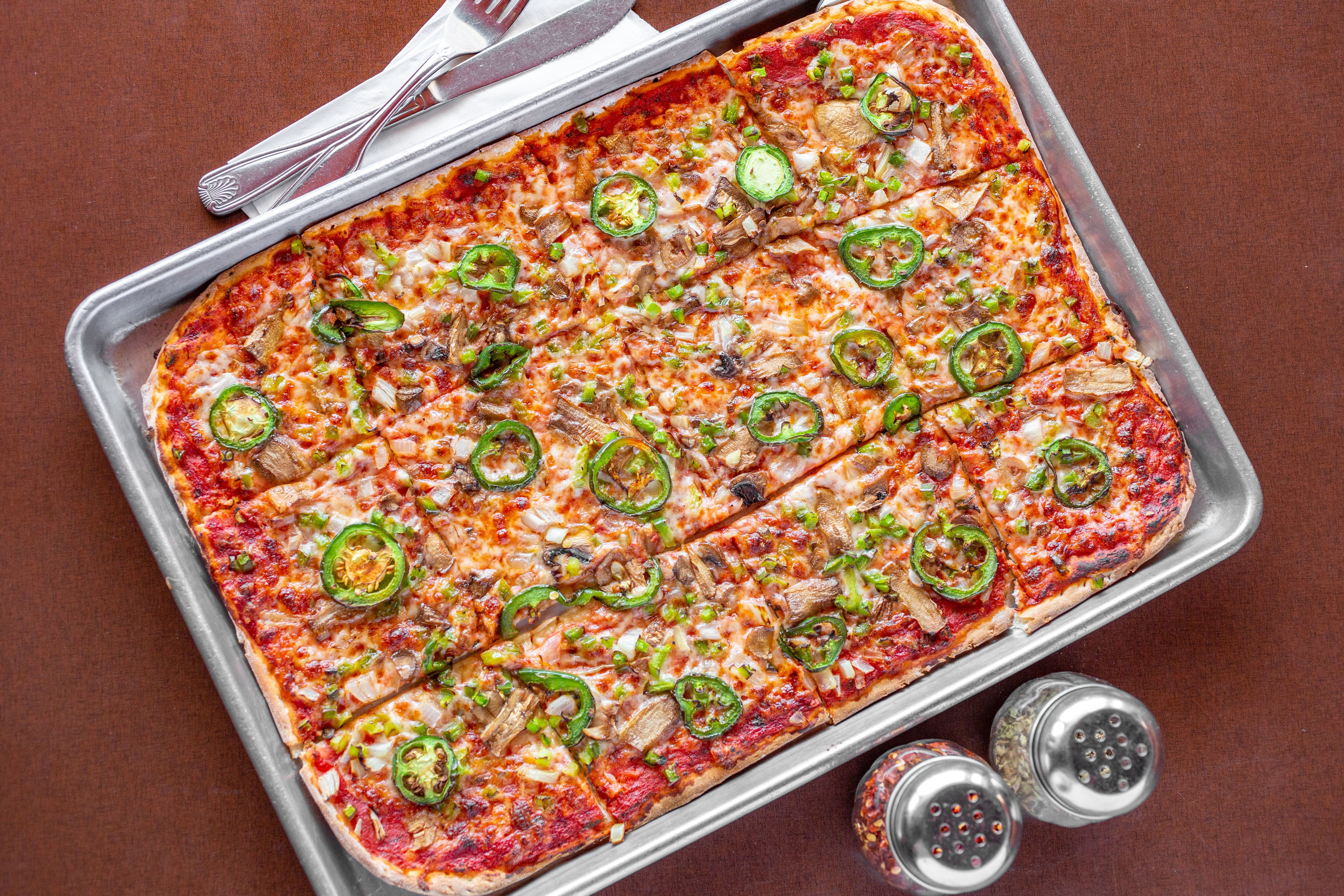 Julio's pizza store